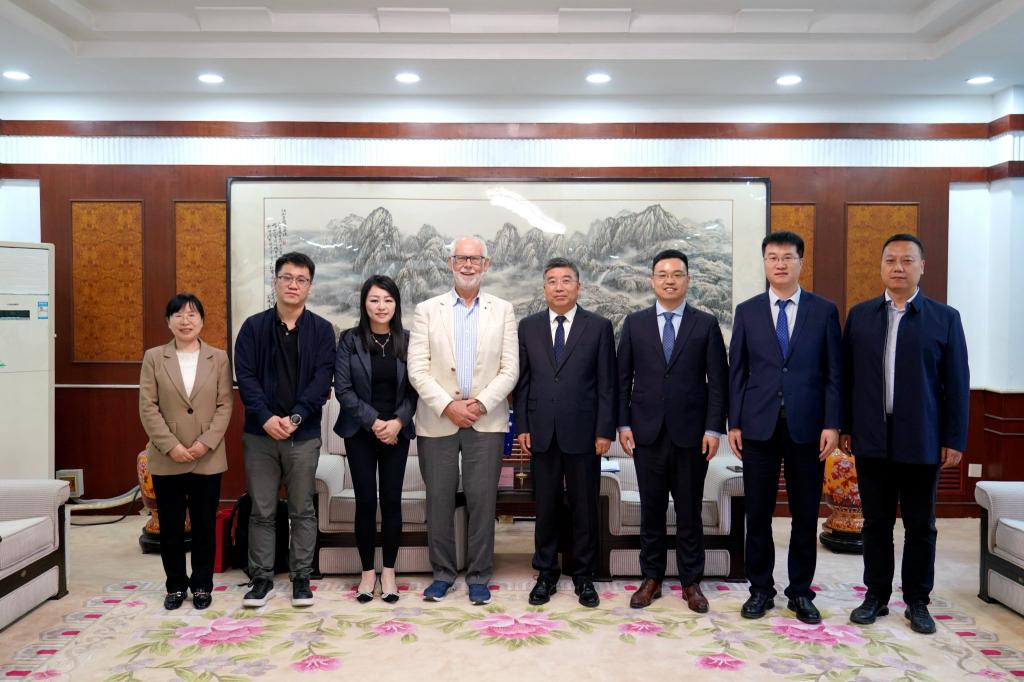 Foreign Academician Michael Hood of the Chinese Academy of Engineering ...