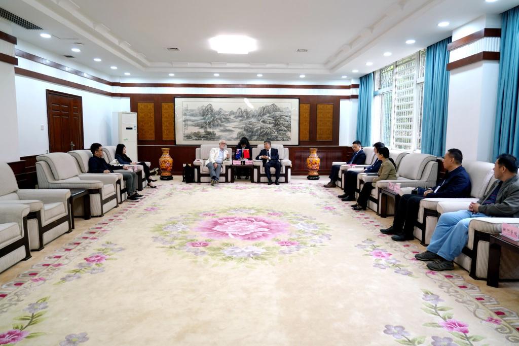 Foreign Academician Michael Hood of the Chinese Academy of Engineering ...