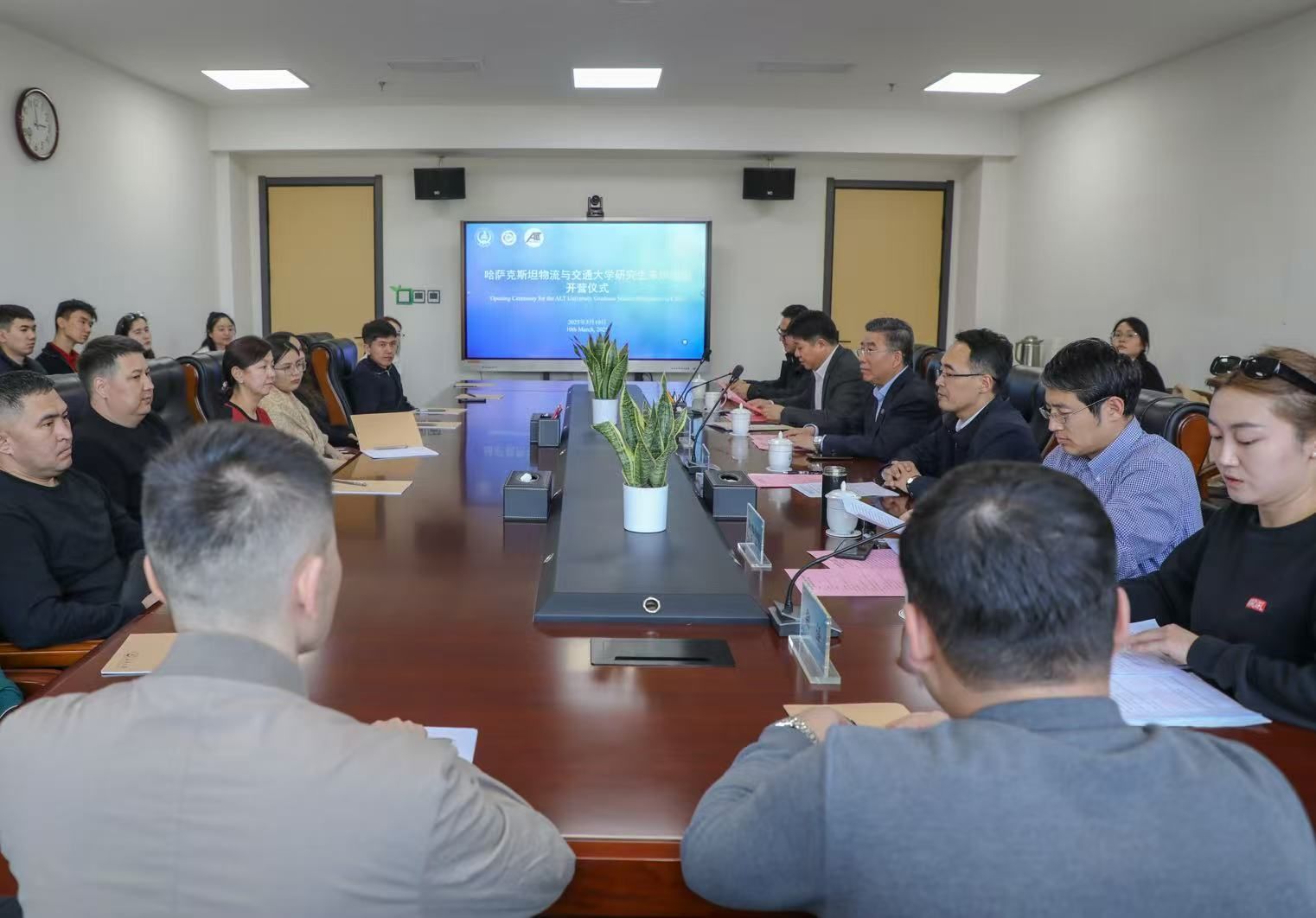 哈萨克斯坦物流与交通大学研究生来华团组开营仪式在我校举行